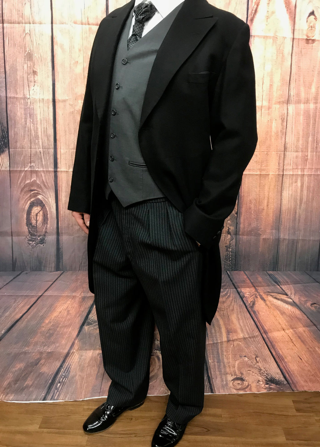 Cutaway – Glad Rags Kostümverkauf